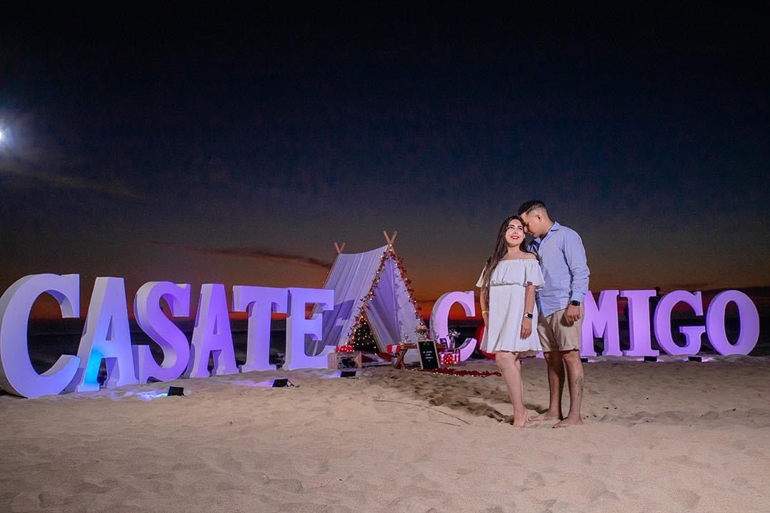 Acapulco - Letras Gigantes Casate Conmigo